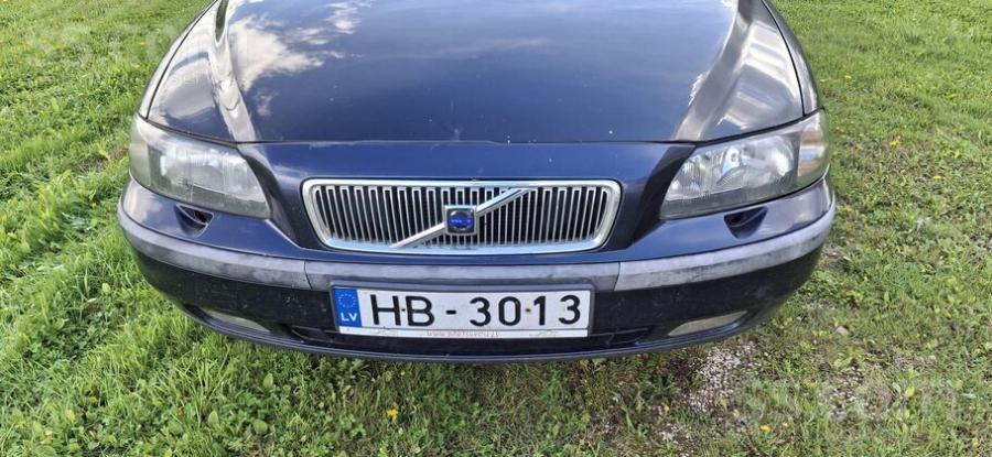 Black Volvo V70 2000 in Ogre, with an engine capacity of 2.50 L and mileage of 418 thousand km for 500 €, photo 3 on AUTOMOTO.COM.LV