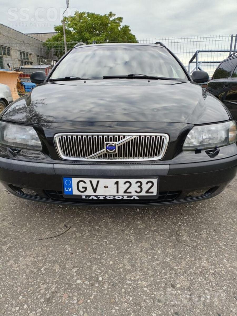 Черный Вольво В70 2000 в Краслава, объемом двигателя 2.50 л и пробегом 399 тыс. км за 1150 €, фото 1 на AUTOMOTO.COM.LV
