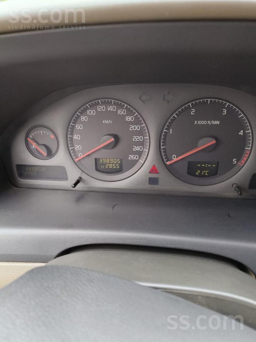 Черный Вольво В70 2000 в Краслава, объемом двигателя 2.50 л и пробегом 399 тыс. км за 1150 €, фото 4 на AUTOMOTO.COM.LV