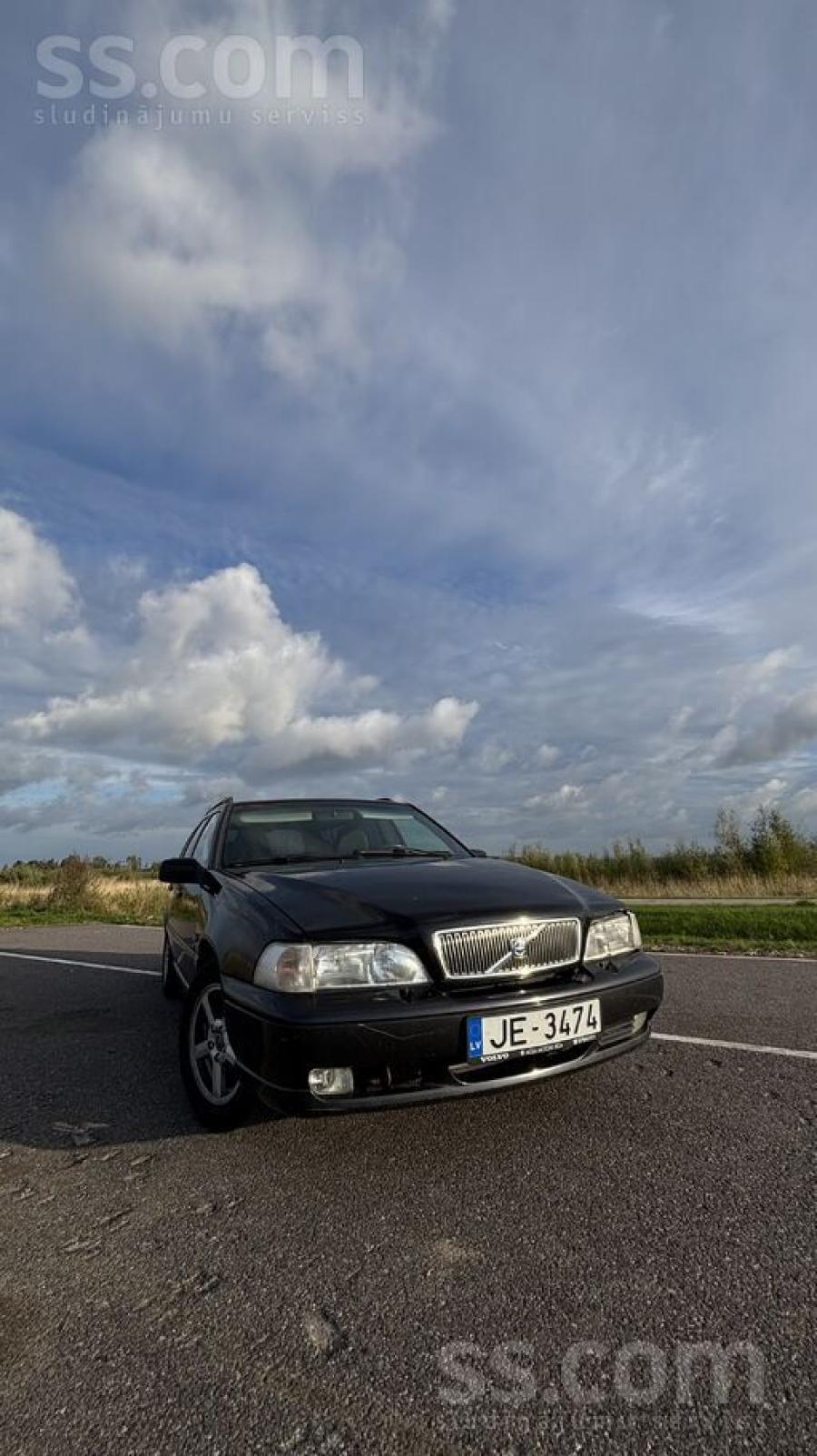 Black Volvo V70 2000 in Bauska, with an engine capacity of 2.40 L and mileage of 300 thousand km for 2350 €, photo 1 on AUTOMOTO.COM.LV