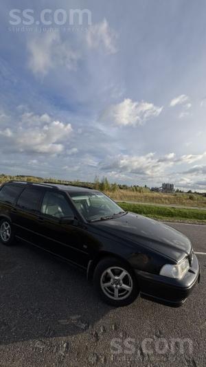 Black Volvo V70 2000 in Bauska, with an engine capacity of 2.40 L and mileage of 300 thousand km for 2350 €, photo 4 on AUTOMOTO.COM.LV