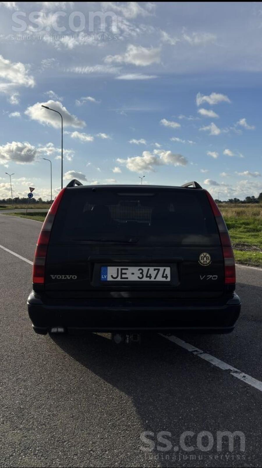Black Volvo V70 2000 in Bauska, with an engine capacity of 2.40 L and mileage of 300 thousand km for 2350 €, photo 9 on AUTOMOTO.COM.LV
