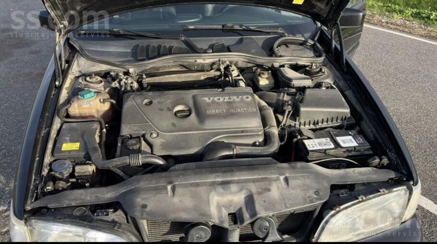 Black Volvo V70 2000 in Bauska, with an engine capacity of 2.40 L and mileage of 300 thousand km for 2350 €, photo 10 on AUTOMOTO.COM.LV