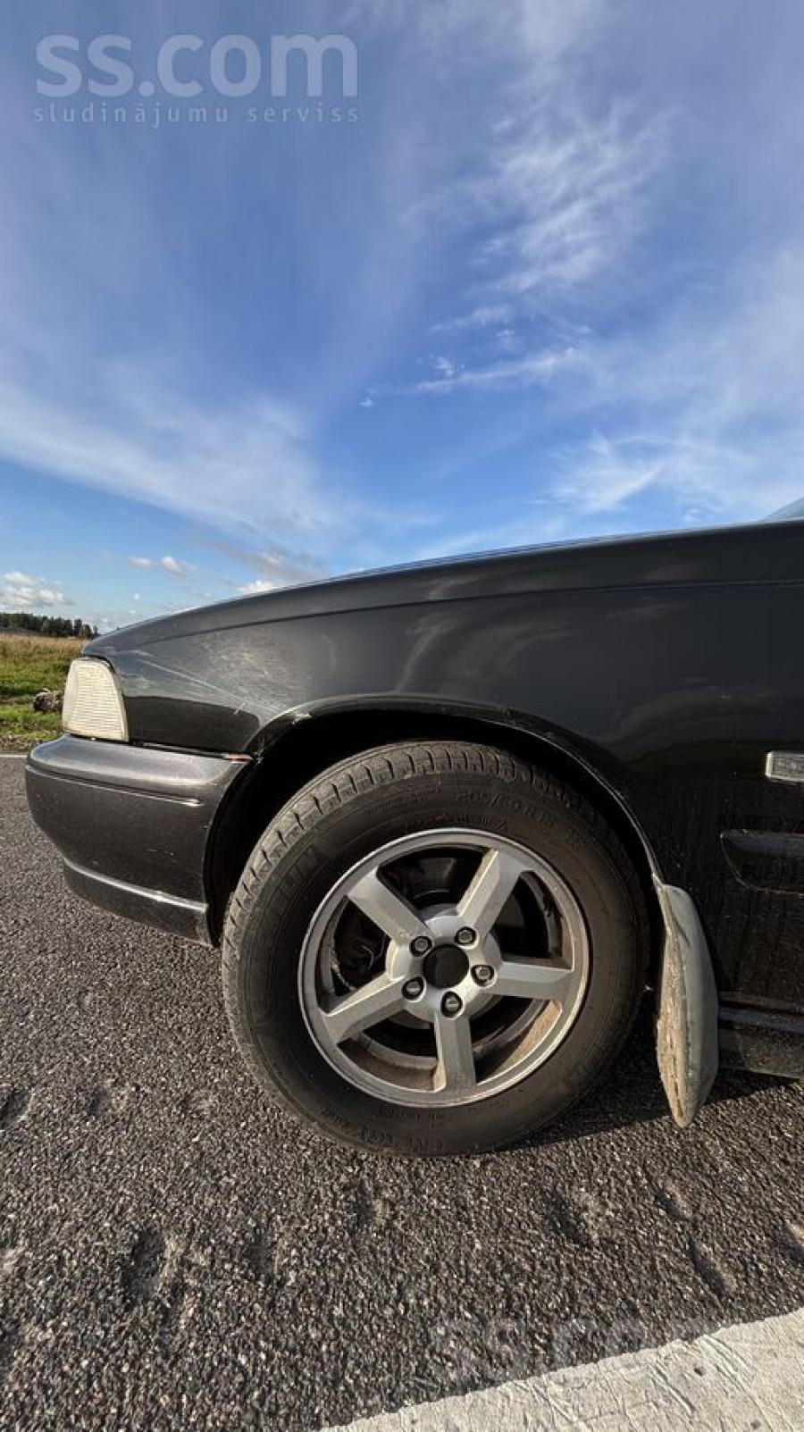 Black Volvo V70 2000 in Bauska, with an engine capacity of 2.40 L and mileage of 300 thousand km for 2350 €, photo 15 on AUTOMOTO.COM.LV
