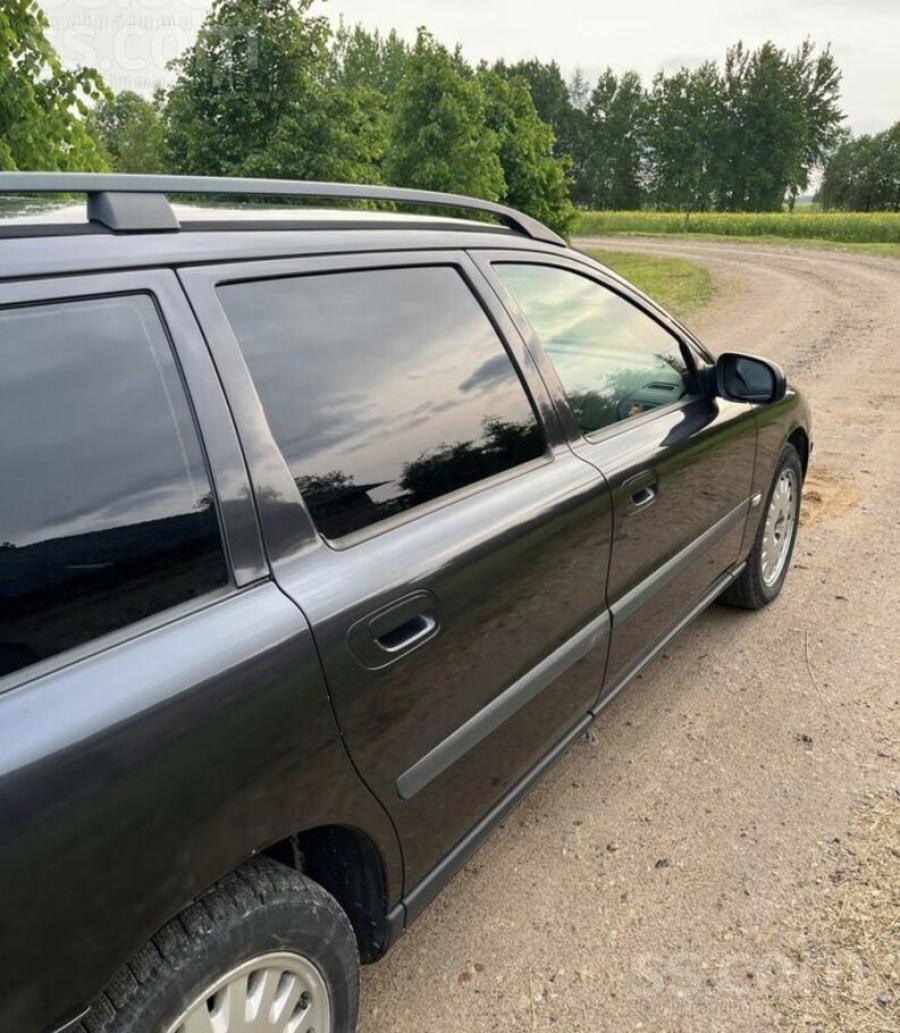 Melns Volvo V70 2001 Talsi, ar dzinēja tilpumu 2.50 L un nobraukumu 398 tūkst. km par 2200 €, foto 12 vietnē AUTOMOTO.COM.LV