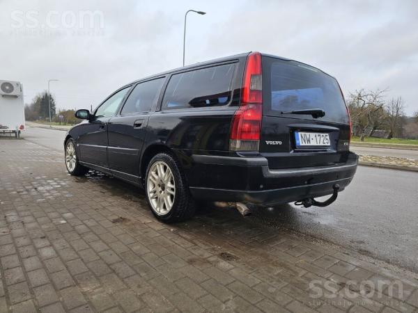 Black Volvo V70 2001 in Kraslava, with an engine capacity of 2.40 L and mileage of 356 thousand km for 1449 €, photo 3 on AUTOMOTO.COM.LV