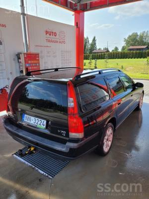 Black Volvo V70 2001 in Valmiera, with an engine capacity of 2.30 L and mileage of 380 thousand km for 850 €, photo  on AUTOMOTO.COM.LV