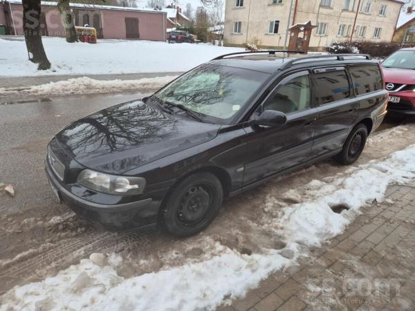 Black Volvo V70 2001 in Valmiera, with an engine capacity of 2.30 L and mileage of 380 thousand km for 850 €, photo 5 on AUTOMOTO.COM.LV