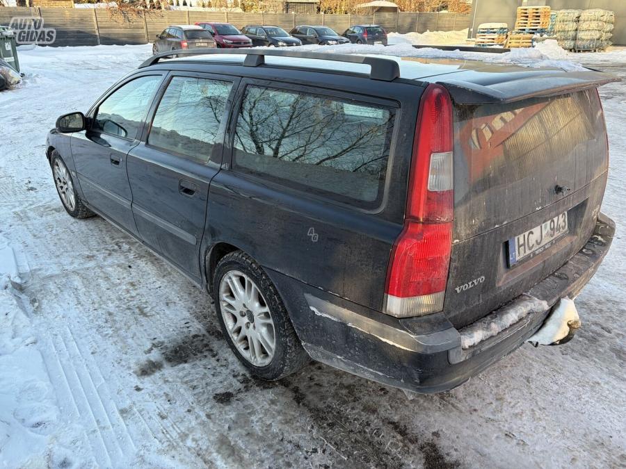 Black Volvo V70 2001 in Klaipeda, with an engine capacity of 2.30 L and mileage of 400 thousand km for 650 €, photo 2 on AUTOMOTO.COM.LV