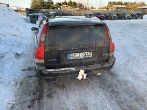 Black Volvo V70 2001 in Klaipeda, with an engine capacity of 2.30 L and mileage of 400 thousand km for 650 €, photo 3 on AUTOMOTO.COM.LV