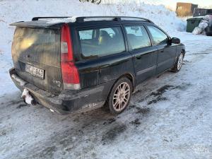 Black Volvo V70 2001 in Klaipeda, with an engine capacity of 2.30 L and mileage of 400 thousand km for 650 €, photo 4 on AUTOMOTO.COM.LV