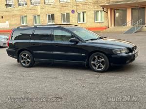 Melns Volvo V70 2001 Narva, ar dzinēja tilpumu 2.40 L un nobraukumu 453 tūkst. km par 1499 €, foto 4 vietnē AUTOMOTO.COM.LV