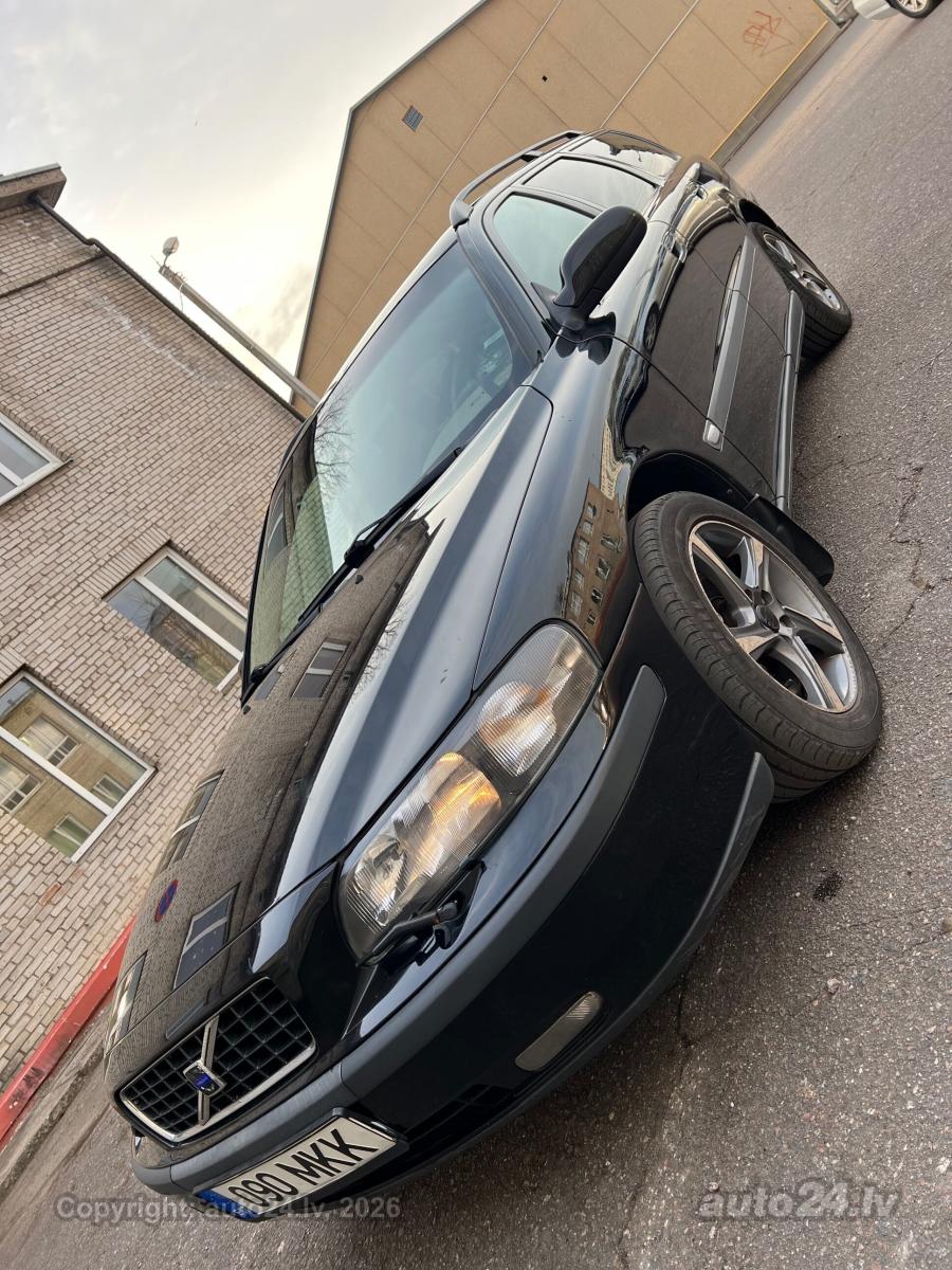 Melns Volvo V70 2001 Narva, ar dzinēja tilpumu 2.40 L un nobraukumu 453 tūkst. km par 1499 €, foto 13 vietnē AUTOMOTO.COM.LV