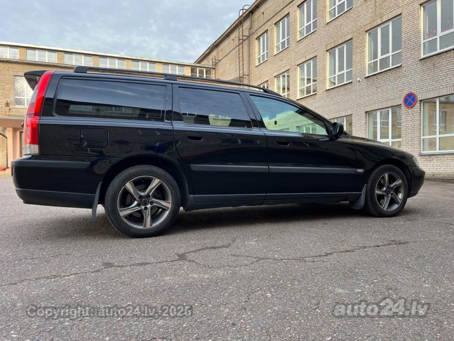 Melns Volvo V70 2001 Narva, ar dzinēja tilpumu 2.40 L un nobraukumu 453 tūkst. km par 1499 €, foto 16 vietnē AUTOMOTO.COM.LV