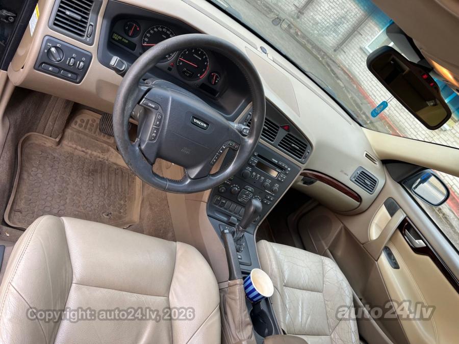 Melns Volvo V70 2001 Narva, ar dzinēja tilpumu 2.40 L un nobraukumu 453 tūkst. km par 1499 €, foto 23 vietnē AUTOMOTO.COM.LV