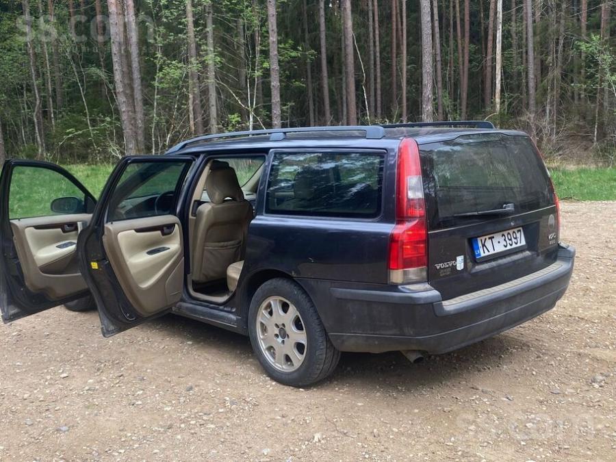Black Volvo V70 2001 in Riga, with an engine capacity of 2.50 L and mileage of 447 thousand km for 1250 €, photo 4 on AUTOMOTO.COM.LV