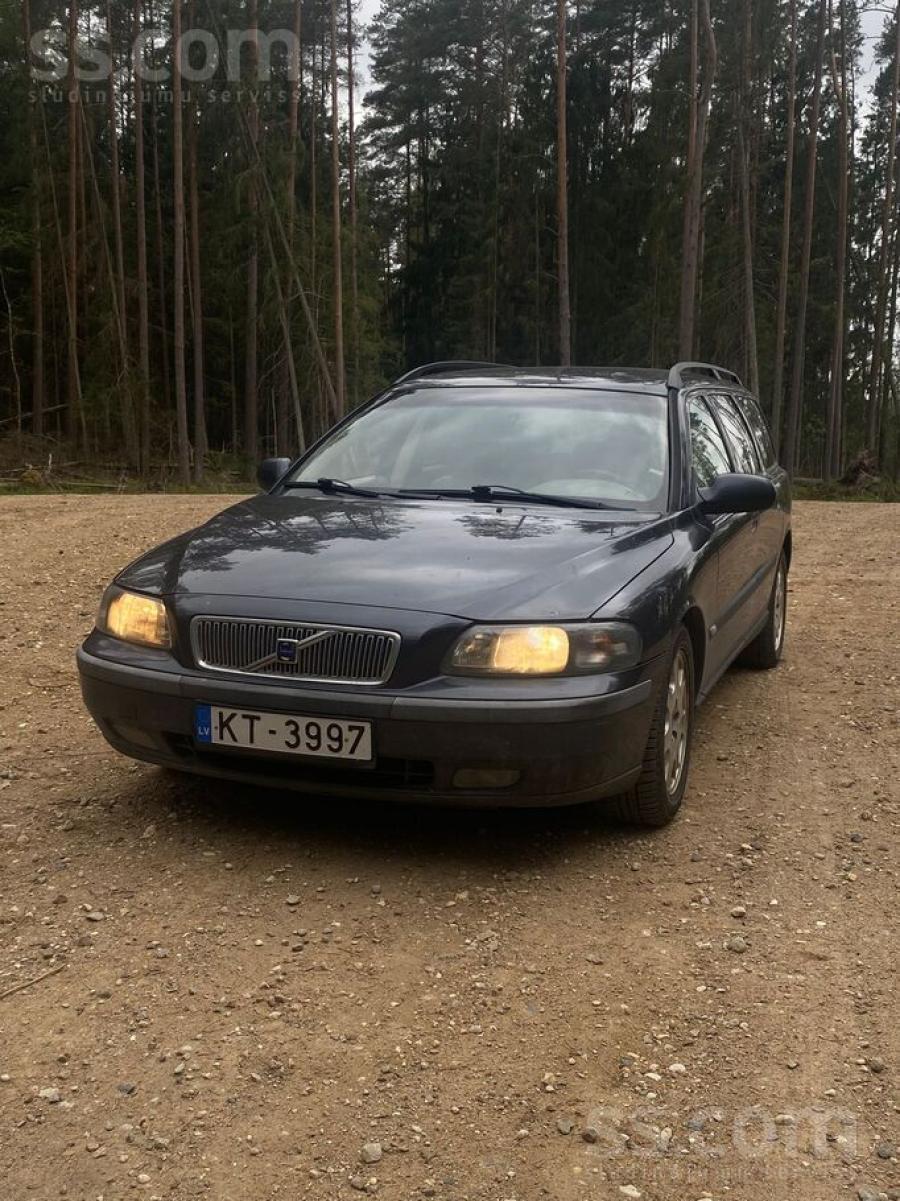 Black Volvo V70 2001 in Riga, with an engine capacity of 2.50 L and mileage of 447 thousand km for 1250 €, photo 5 on AUTOMOTO.COM.LV