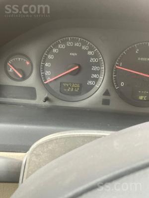 Black Volvo V70 2001 in Riga, with an engine capacity of 2.50 L and mileage of 447 thousand km for 1250 €, photo 6 on AUTOMOTO.COM.LV