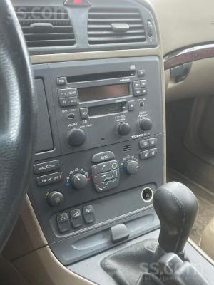 Black Volvo V70 2001 in Riga, with an engine capacity of 2.50 L and mileage of 447 thousand km for 1250 €, photo 7 on AUTOMOTO.COM.LV