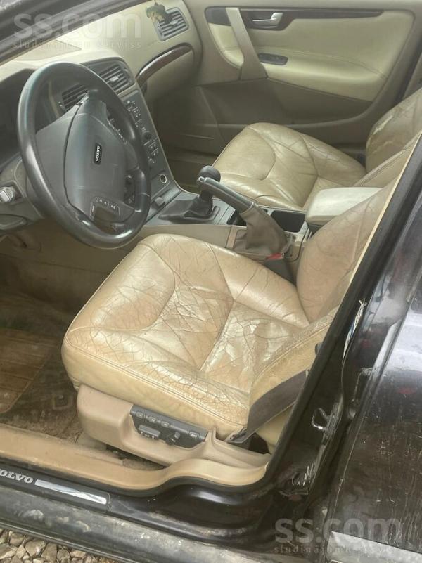 Черный Вольво В70 2001 в Рига, объемом двигателя 2.50 л и пробегом 447 тыс. км за 1250 €, фото 7 на AUTOMOTO.COM.LV