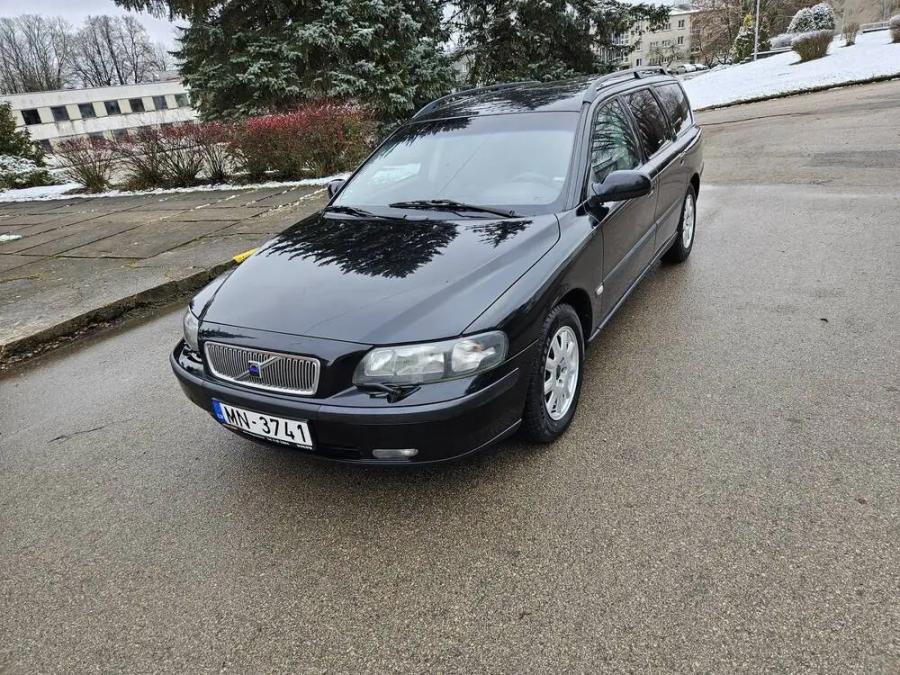 Черный Вольво В70 2001 в Екабпилс, объемом двигателя 2.50 л и пробегом 361 тыс. км за 1690 €, фото 1 на AUTOMOTO.COM.LV