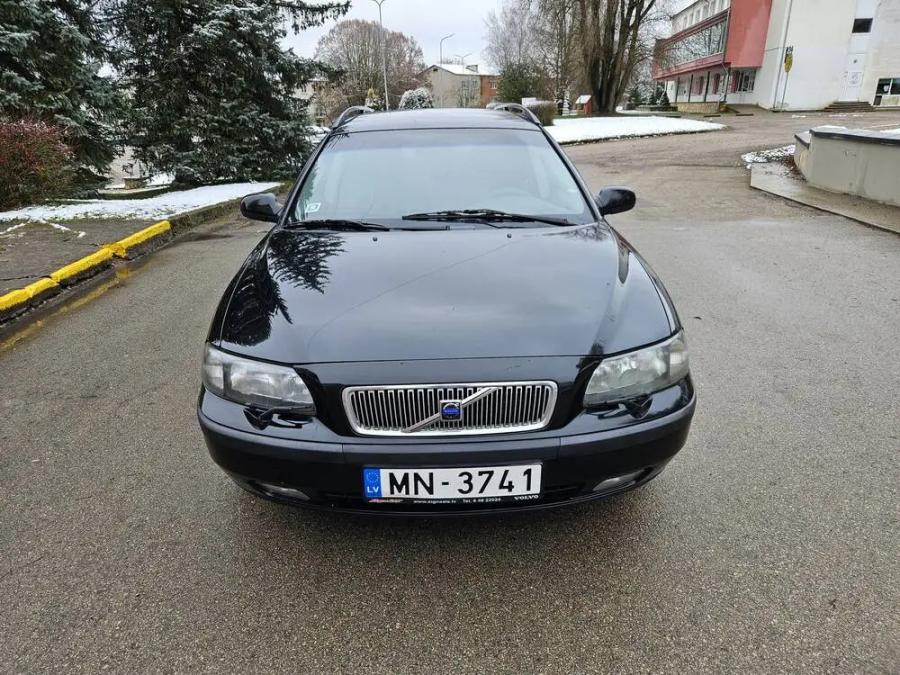 Черный Вольво В70 2001 в Екабпилс, объемом двигателя 2.50 л и пробегом 361 тыс. км за 1690 €, фото 3 на AUTOMOTO.COM.LV
