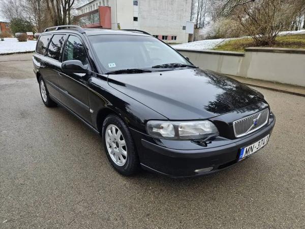 Black Volvo V70 2001 in Jekabpils, with an engine capacity of 2.50 L and mileage of 361 thousand km for 1690 €, photo 3 on AUTOMOTO.COM.LV
