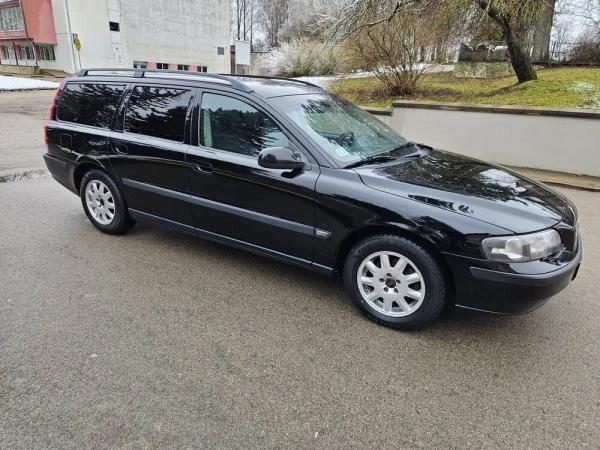 Black Volvo V70 2001 in Jekabpils, with an engine capacity of 2.50 L and mileage of 361 thousand km for 1690 €, photo 4 on AUTOMOTO.COM.LV