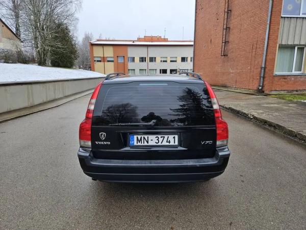 Black Volvo V70 2001 in Jekabpils, with an engine capacity of 2.50 L and mileage of 361 thousand km for 1690 €, photo 7 on AUTOMOTO.COM.LV