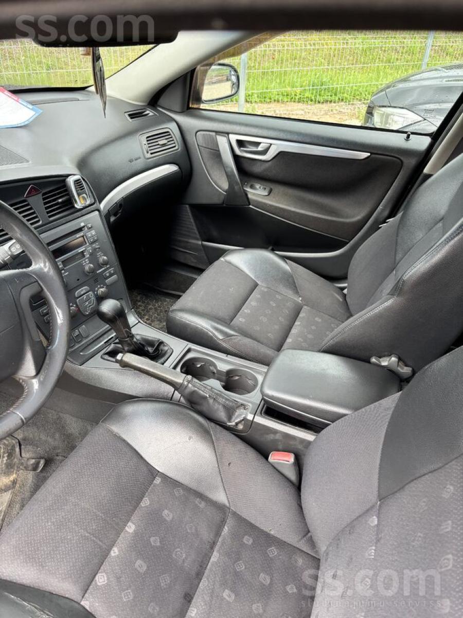 Melns Volvo V70 2001 Rēzekne, ar dzinēja tilpumu 2.40 L un nobraukumu 417 tūkst. km par 2250 €, foto 8 vietnē AUTOMOTO.COM.LV