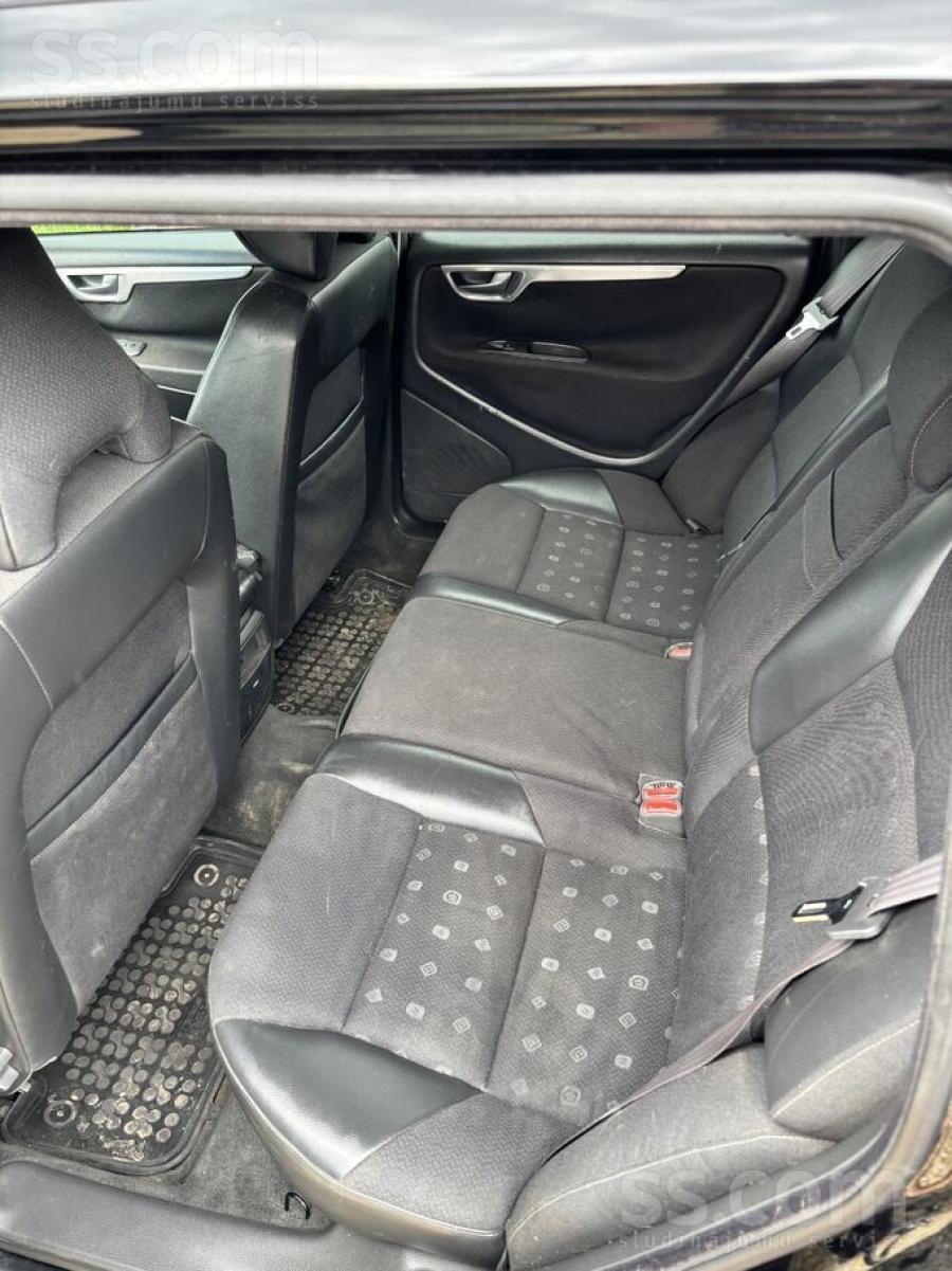 Melns Volvo V70 2001 Rēzekne, ar dzinēja tilpumu 2.40 L un nobraukumu 417 tūkst. km par 2250 €, foto 9 vietnē AUTOMOTO.COM.LV