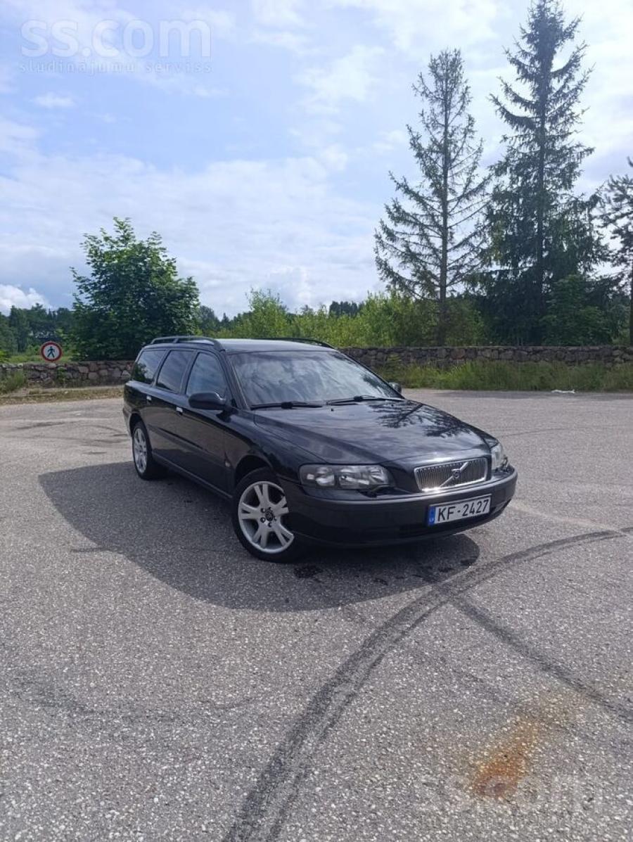 Black Volvo V70 2001 in Talsi, with an engine capacity of 2.40 L and mileage of 365 thousand km for 1500 €, photo 1 on AUTOMOTO.COM.LV
