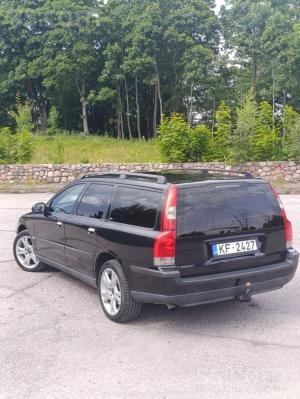 Black Volvo V70 2001 in Talsi, with an engine capacity of 2.40 L and mileage of 365 thousand km for 1500 €, photo 4 on AUTOMOTO.COM.LV