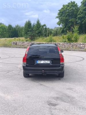Black Volvo V70 2001 in Talsi, with an engine capacity of 2.40 L and mileage of 365 thousand km for 1500 €, photo 5 on AUTOMOTO.COM.LV