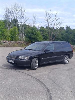 Black Volvo V70 2001 in Talsi, with an engine capacity of 2.40 L and mileage of 365 thousand km for 1500 €, photo 6 on AUTOMOTO.COM.LV