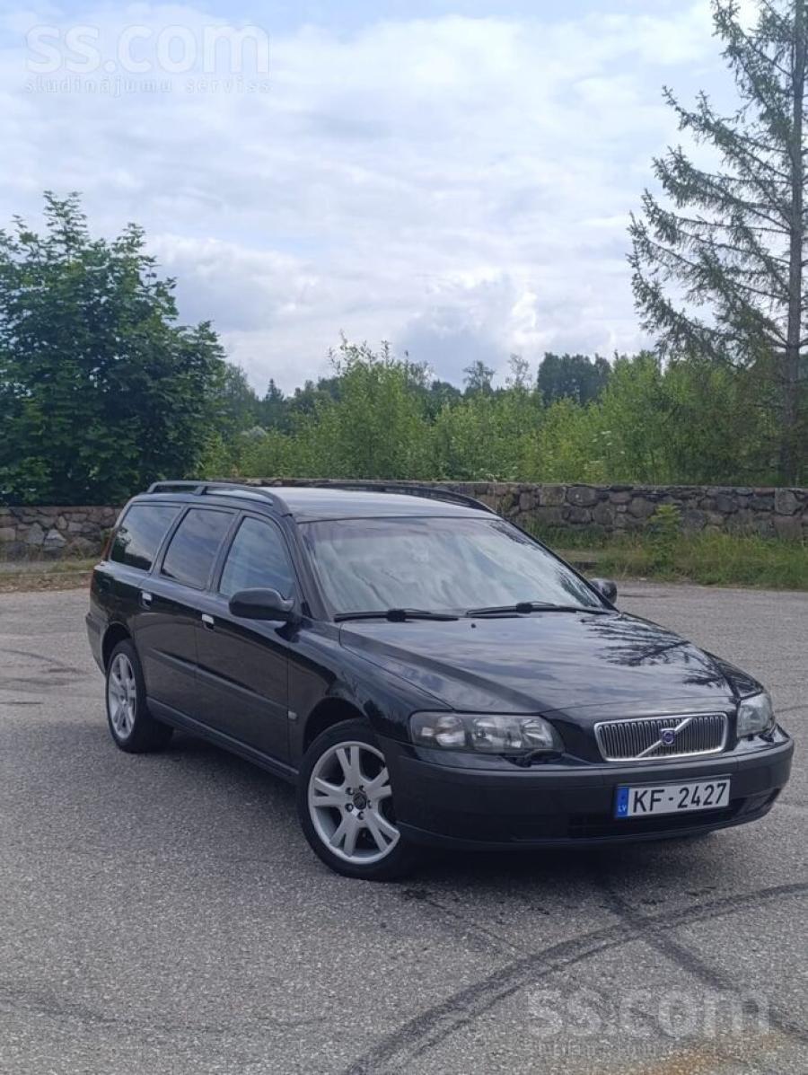 Black Volvo V70 2001 in Talsi, with an engine capacity of 2.40 L and mileage of 365 thousand km for 1500 €, photo 7 on AUTOMOTO.COM.LV