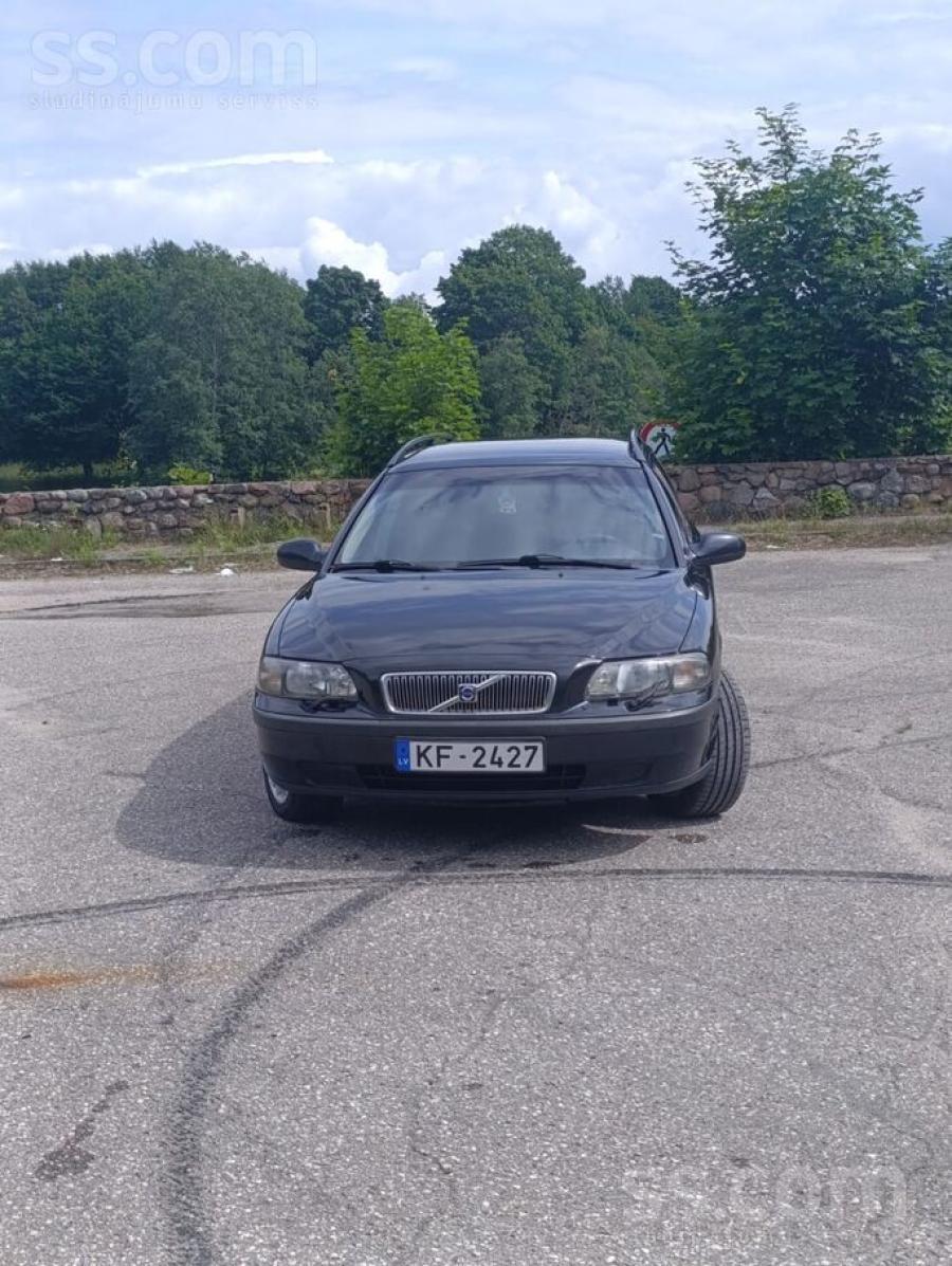 Black Volvo V70 2001 in Talsi, with an engine capacity of 2.40 L and mileage of 365 thousand km for 1500 €, photo 8 on AUTOMOTO.COM.LV