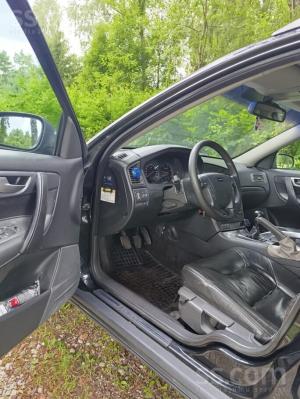 Black Volvo V70 2001 in Talsi, with an engine capacity of 2.40 L and mileage of 365 thousand km for 1500 €, photo 10 on AUTOMOTO.COM.LV