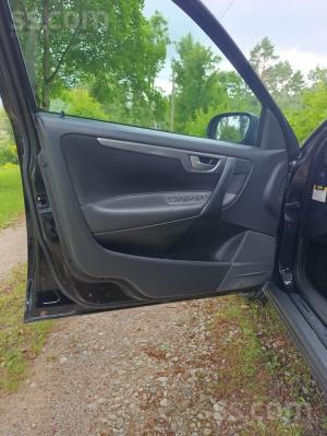 Black Volvo V70 2001 in Talsi, with an engine capacity of 2.40 L and mileage of 365 thousand km for 1500 €, photo 11 on AUTOMOTO.COM.LV
