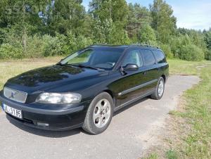 Melns Volvo V70 2001 Jūrmala, ar dzinēja tilpumu 2.40 L un nobraukumu 364 tūkst. km par 1500 €, foto  vietnē AUTOMOTO.COM.LV