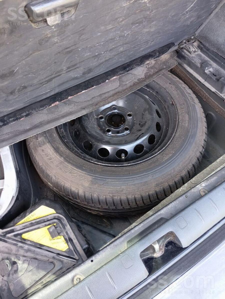 Melns Volvo V70 2001 Jūrmala, ar dzinēja tilpumu 2.40 L un nobraukumu 364 tūkst. km par 1500 €, foto 7 vietnē AUTOMOTO.COM.LV