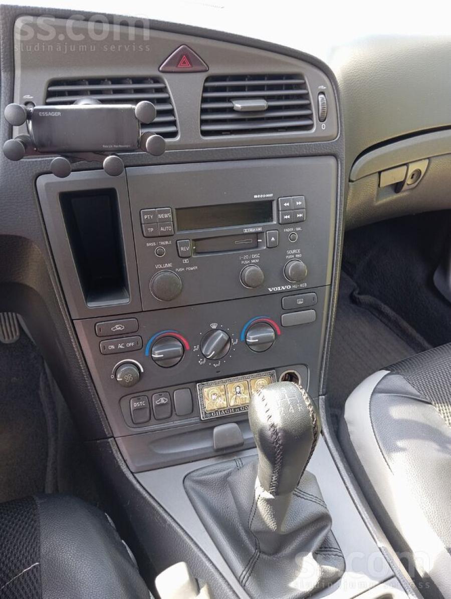 Melns Volvo V70 2001 Jūrmala, ar dzinēja tilpumu 2.40 L un nobraukumu 364 tūkst. km par 1500 €, foto 16 vietnē AUTOMOTO.COM.LV