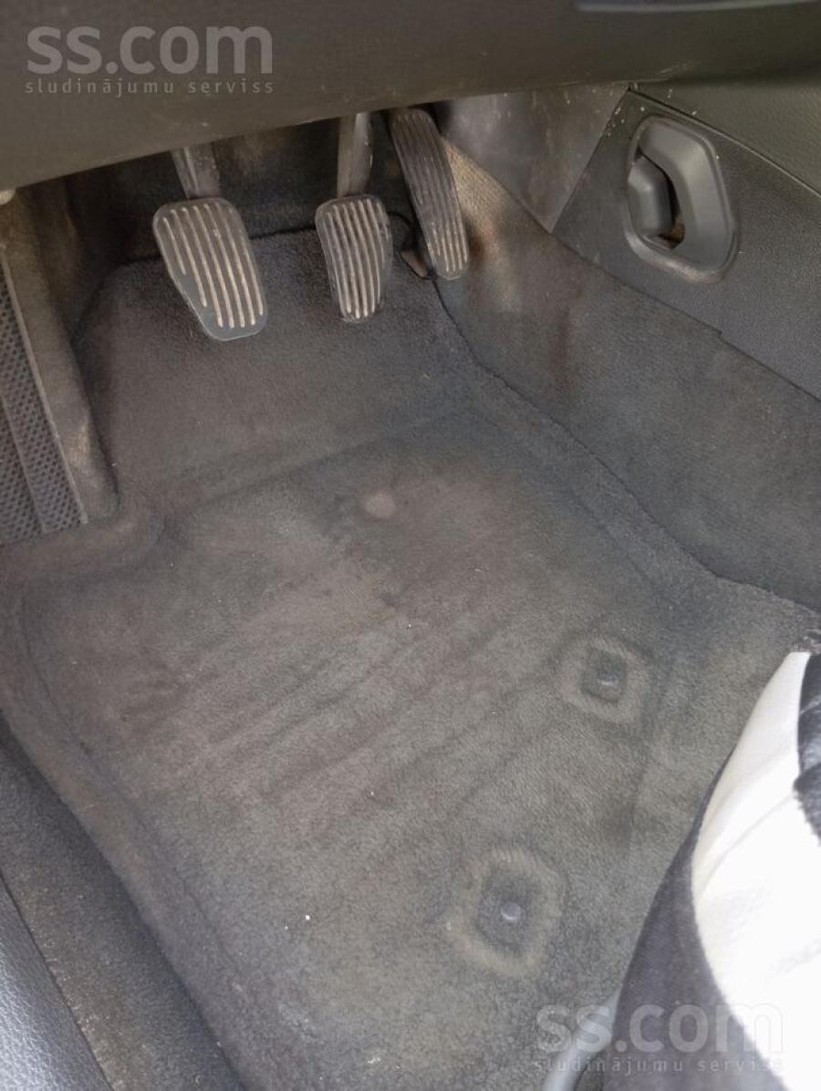 Melns Volvo V70 2001 Jūrmala, ar dzinēja tilpumu 2.40 L un nobraukumu 364 tūkst. km par 1500 €, foto 17 vietnē AUTOMOTO.COM.LV