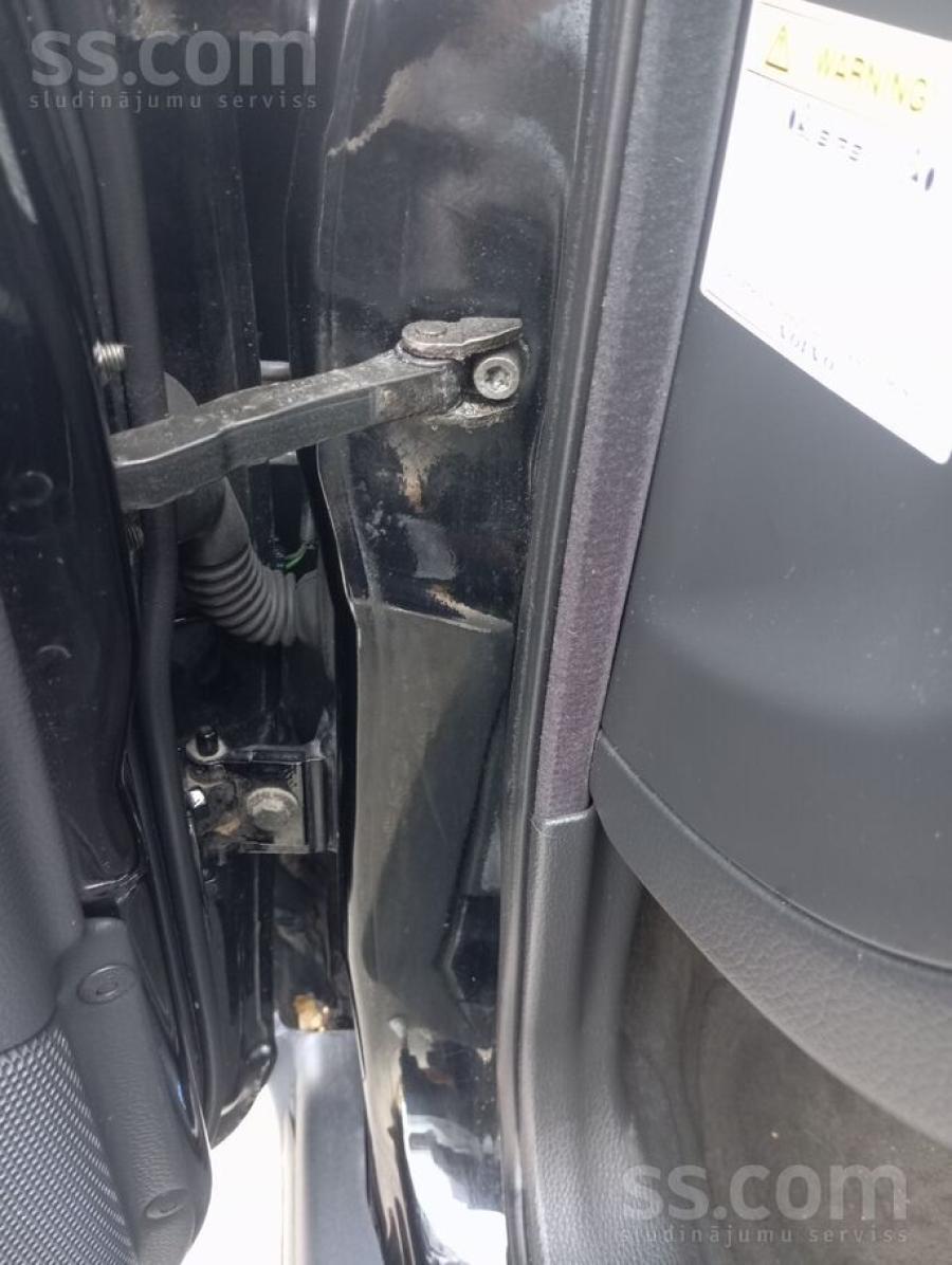 Melns Volvo V70 2001 Jūrmala, ar dzinēja tilpumu 2.40 L un nobraukumu 364 tūkst. km par 1500 €, foto 19 vietnē AUTOMOTO.COM.LV