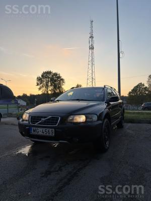 Melns Volvo V70 2001 Rīga, ar dzinēja tilpumu 2.40 L un nobraukumu 387 tūkst. km par 2300 €, foto  vietnē AUTOMOTO.COM.LV
