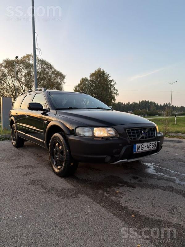 Black Volvo V70 2001 in Riga, with an engine capacity of 2.40 L and mileage of 387 thousand km for 2000 €, photo 3 on AUTOMOTO.COM.LV