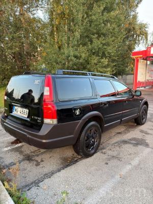 Black Volvo V70 2001 in Riga, with an engine capacity of 2.40 L and mileage of 387 thousand km for 2300 €, photo 4 on AUTOMOTO.COM.LV