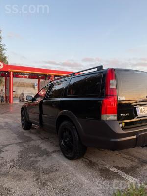 Black Volvo V70 2001 in Riga, with an engine capacity of 2.40 L and mileage of 387 thousand km for 2300 €, photo 5 on AUTOMOTO.COM.LV