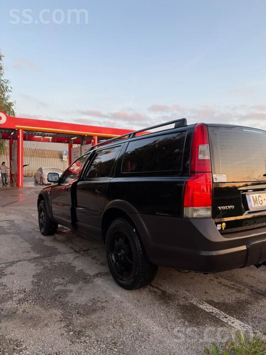 Black Volvo V70 2001 in Riga, with an engine capacity of 2.40 L and mileage of 387 thousand km for 2300 €, photo 5 on AUTOMOTO.COM.LV