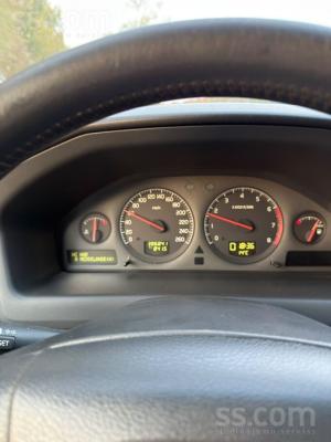 Black Volvo V70 2001 in Riga, with an engine capacity of 2.40 L and mileage of 387 thousand km for 2300 €, photo 8 on AUTOMOTO.COM.LV